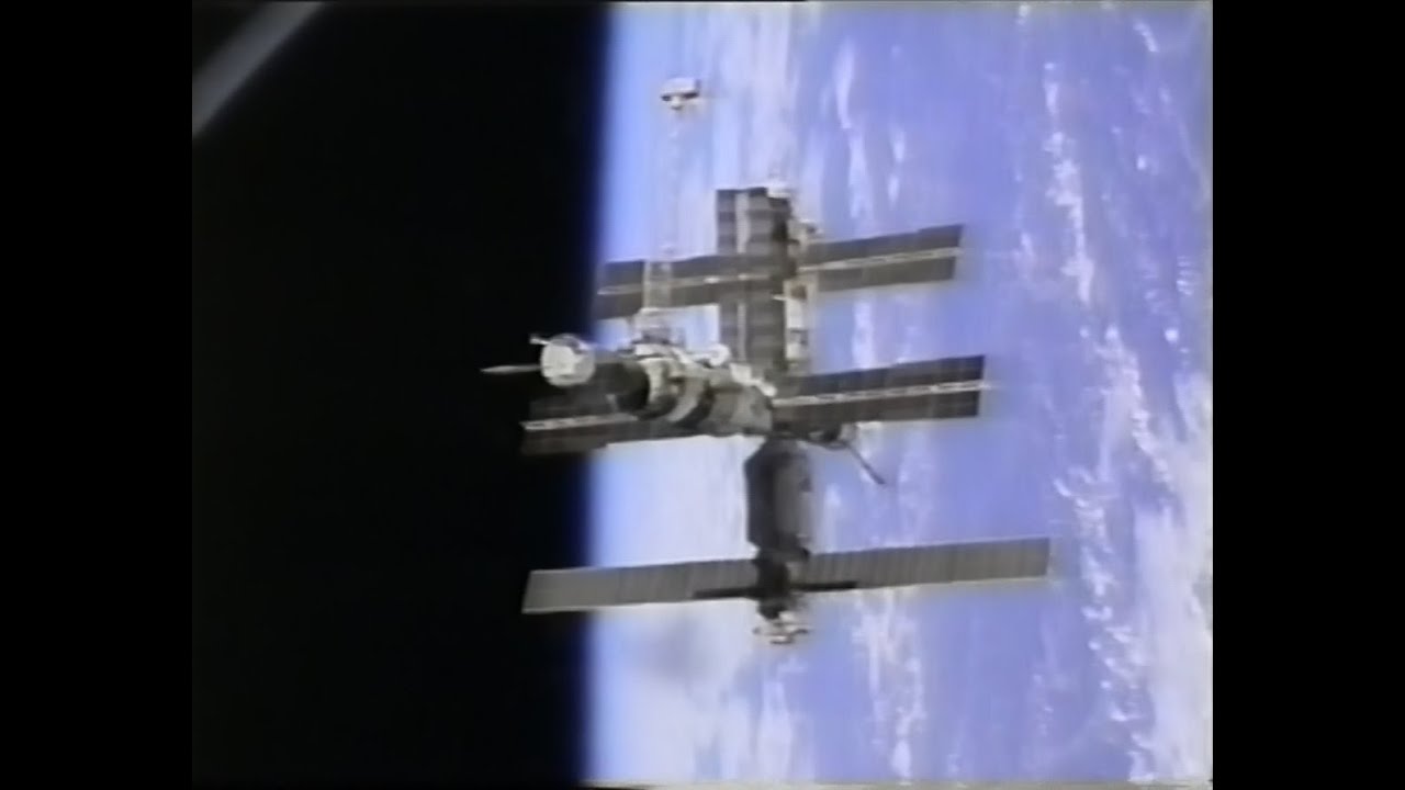 Space Shuttle Discovery STS-63 - Mir Rendezvous (1995) - 2/2 - YouTube