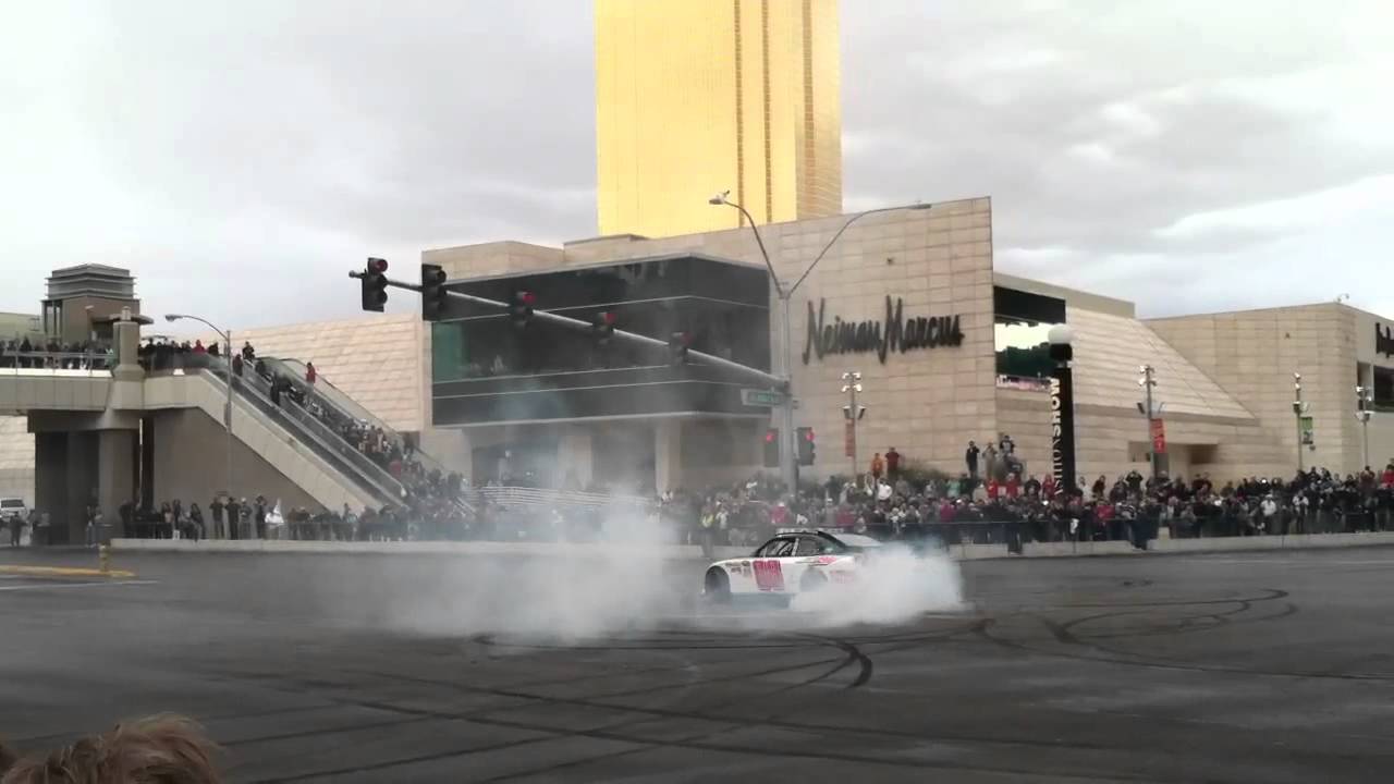 Dale Earnhardt Jr does burn out on Las Vegas Boulevard - YouTube