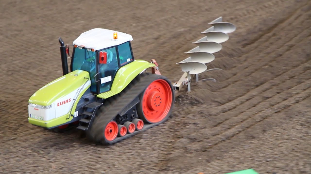 RC Claas Tractor working on a field - Faszination Modellbau ...