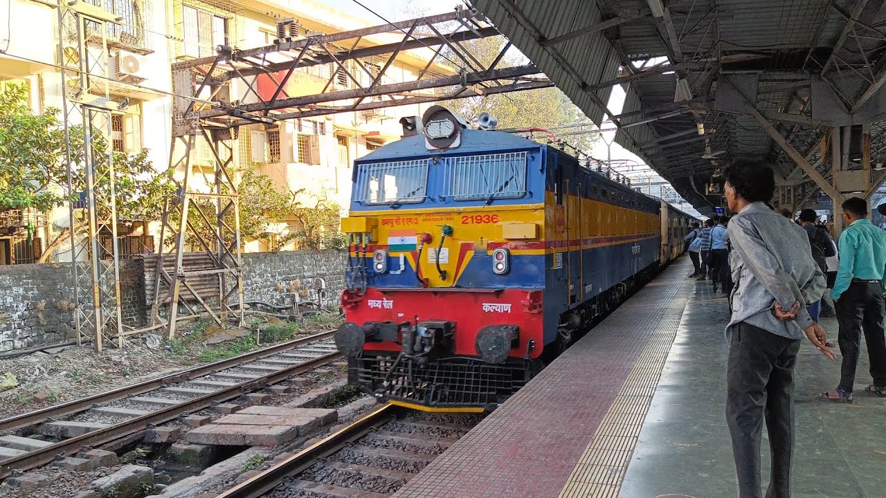 Newly Painted WCAM 3 Locomotive Hauling Nandigram Express - YouTube