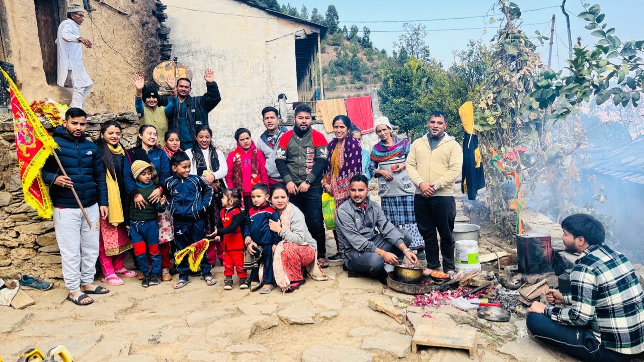 Vlog #ham sab gye deva ki pooja karne ke liye #Rawat vlogs - YouTube