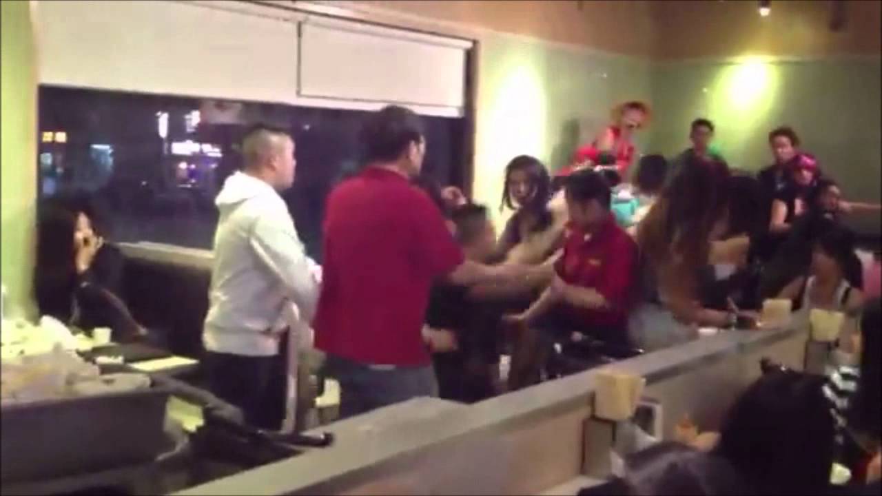 Smash House: Guy VS Girl fight in restaurant - YouTube