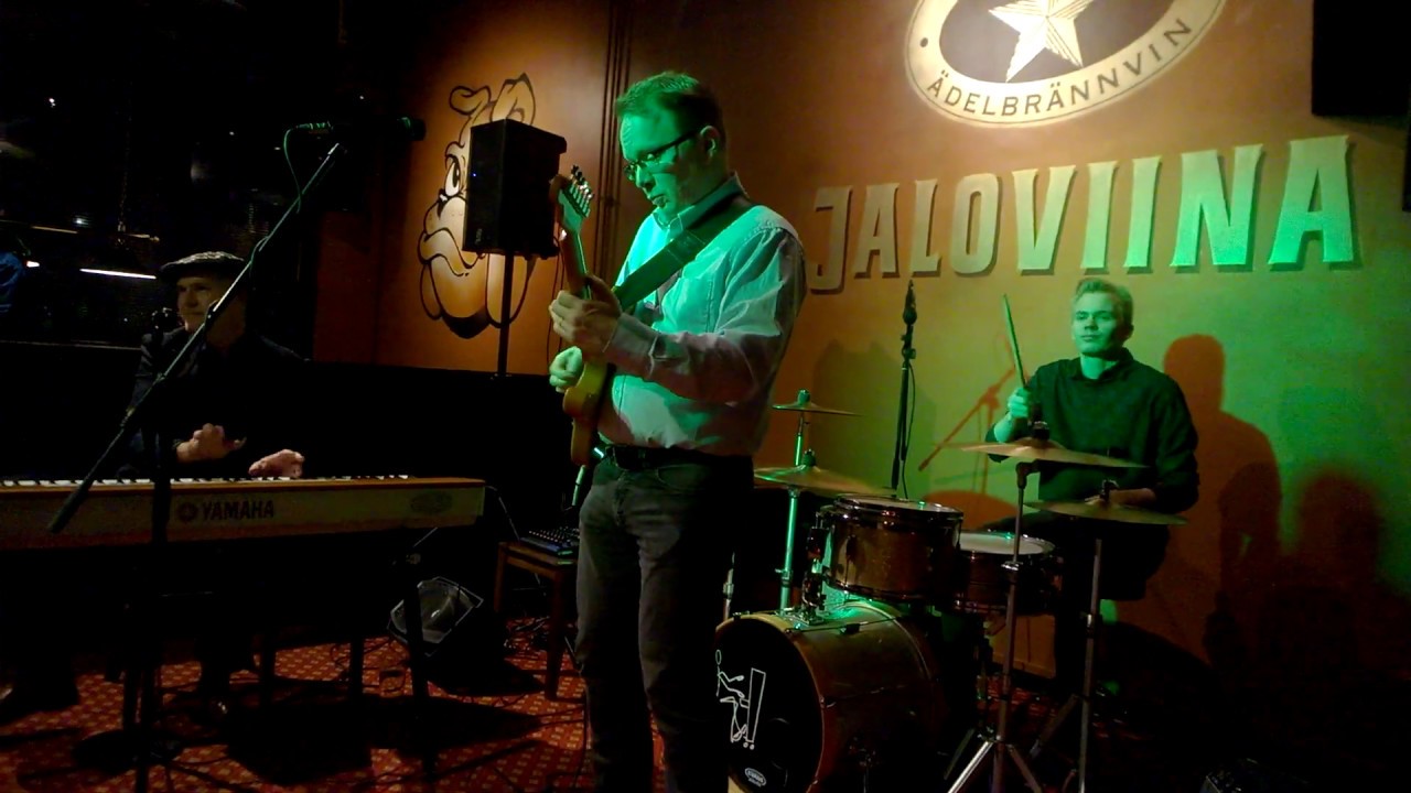 Mr. Breathless Trio - Walk On By - YouTube