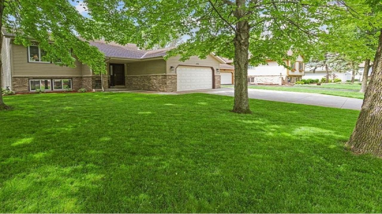 576 Springhill Road, Vadnais Heights, MN Presented by Bruce Lindholm ...