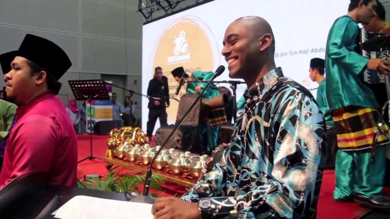 TERRENCE DASS hosting the BEE Awards 2013 - YouTube