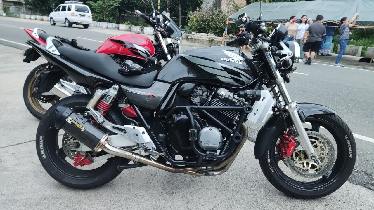 CB400 SUPER FOUR HYPER VTEC FLY BY - YouTube