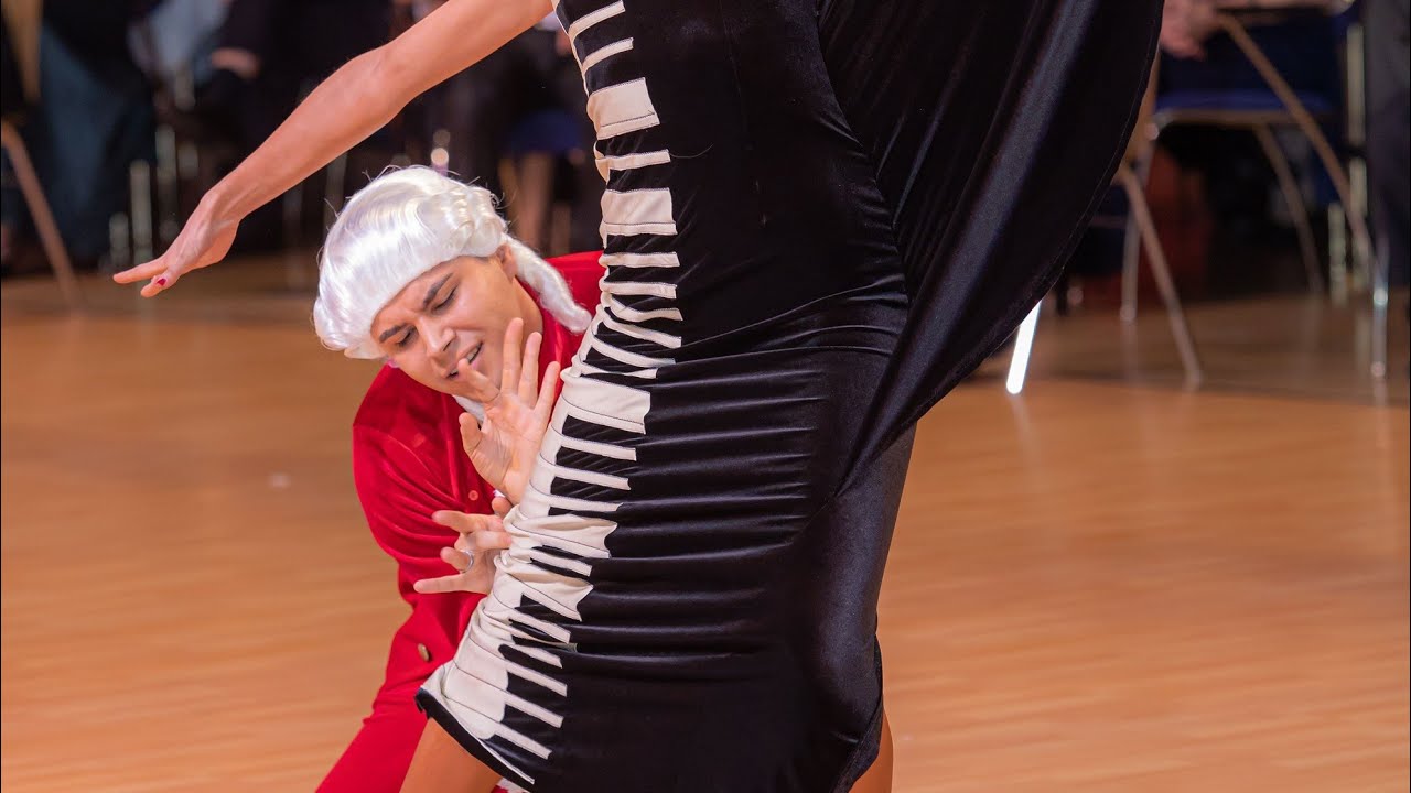 Amadeus by Evgeny Plotnikov & Sophie Schütz - YouTube