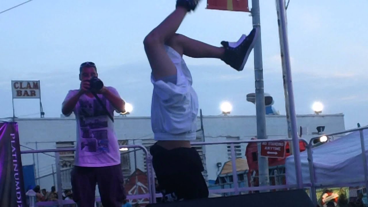 Spikey Mikey Dancing (Live at Coney Island) - YouTube