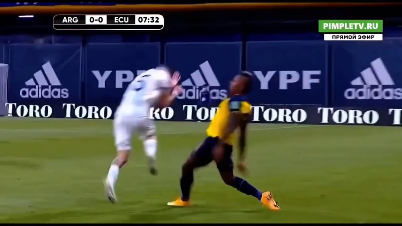 Messi’s goal vs Ecuador at 13 min Arg 1 - Ecu 0 - YouTube