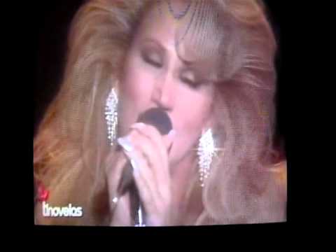 LAURA LEON "MUSICALES MUCHACHITAS" - YouTube