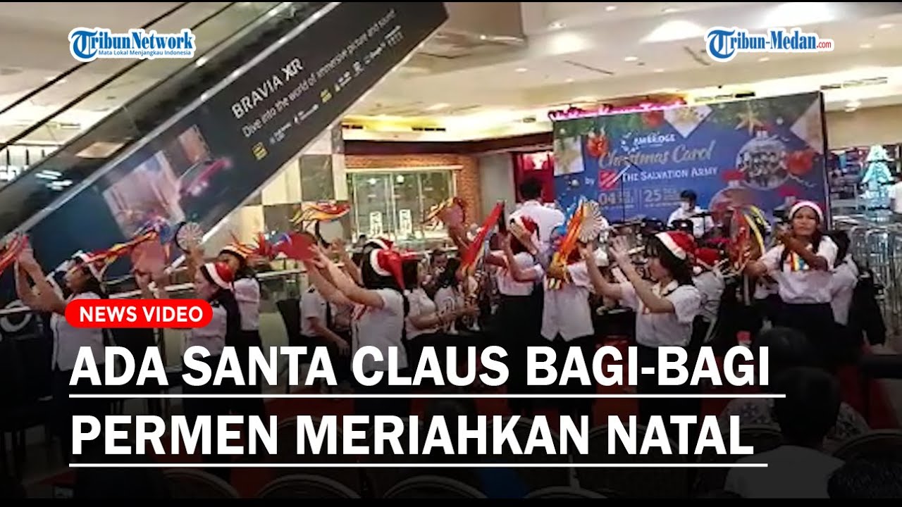 Ada Santa Claus Bagi bagi Permen Meriahkan Natal di Cambridge City ...