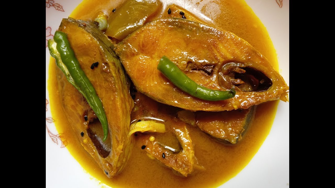 Ilish Macher Tel Jhol | Bengali Style Light Hilsa Curry With Eggplant ...