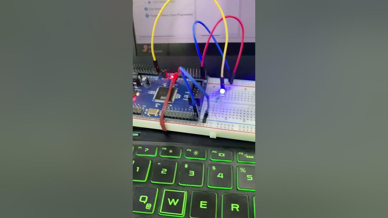 Práctica 8 clk_div CPLD #arduino - YouTube
