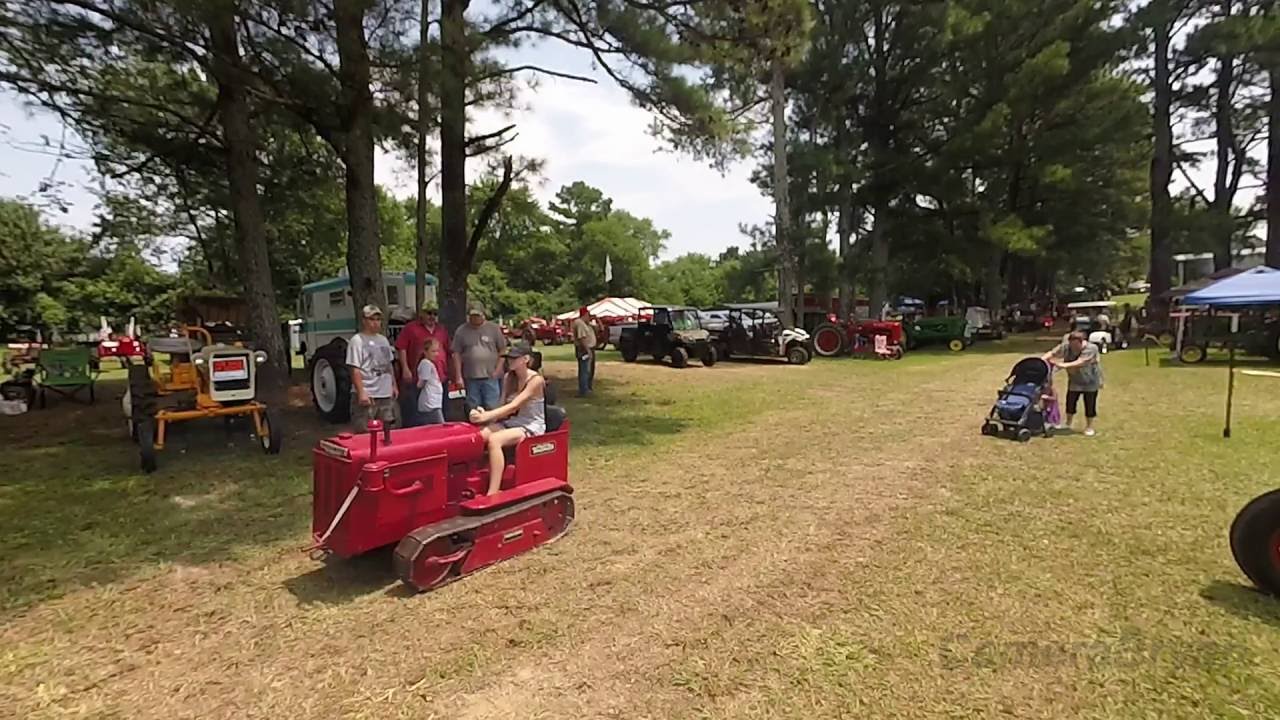 Small Tracked Tractor - Piney Chapel Tractor Show - YouTube