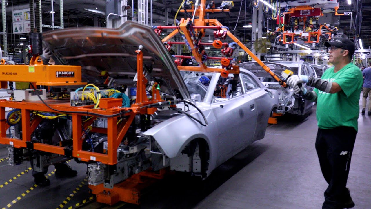 Windsor Assembly Plant Dodge Charger Production B-Roll - YouTube