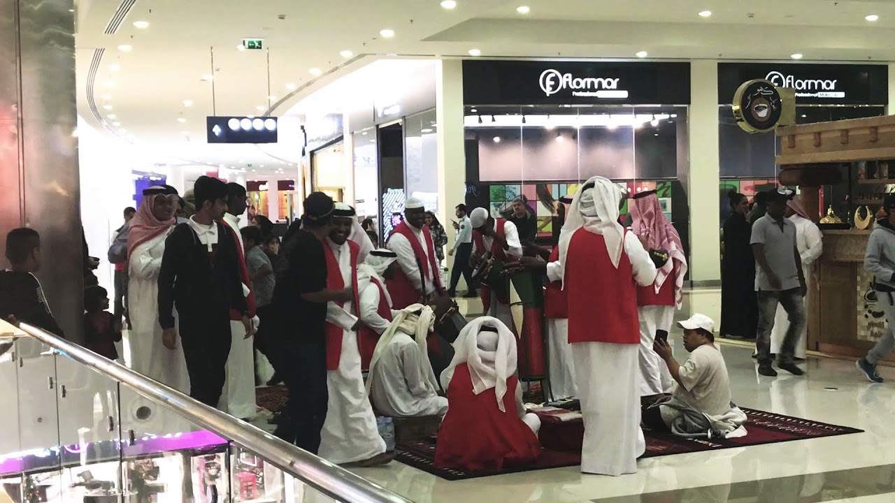 arabic dance at seef mall muharraq - YouTube