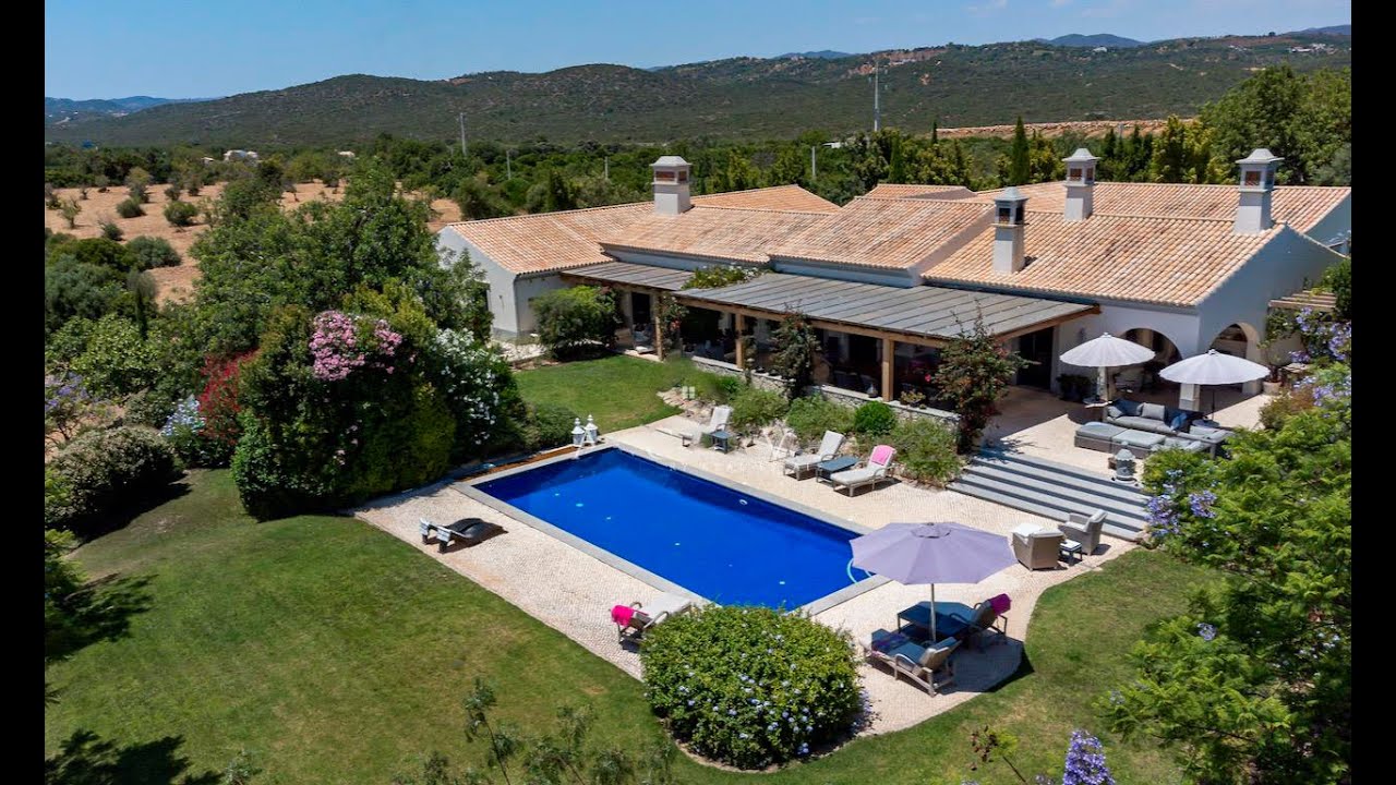 Romantic Quinta Style Family Home - YouTube