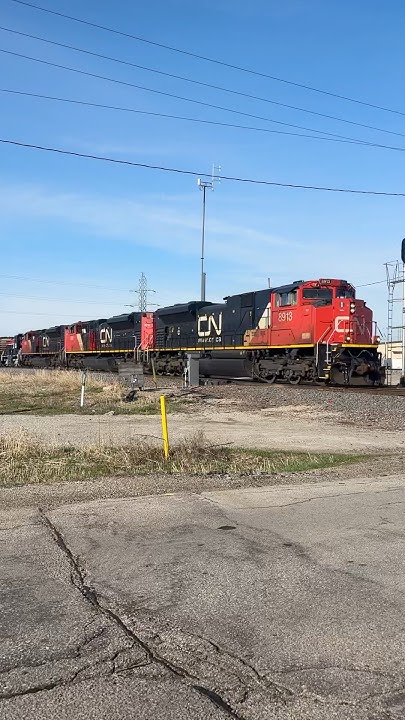 Trio of CN SD70M-2’s, MRIX MP15N 1477, and Inspection Boxcar on NB A447 (K5LLA horn) - YouTube