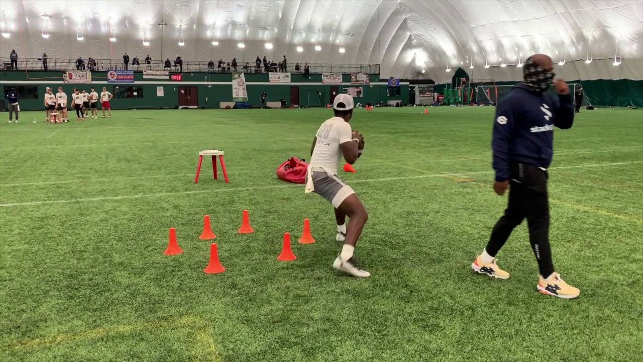 2022 QB Dontrell Jackson: Chicago Elite 11 Regional - YouTube