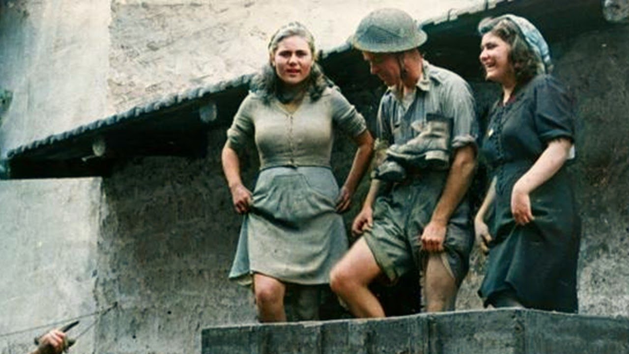 WONDERFUL LIFE DURING WW2 - YouTube