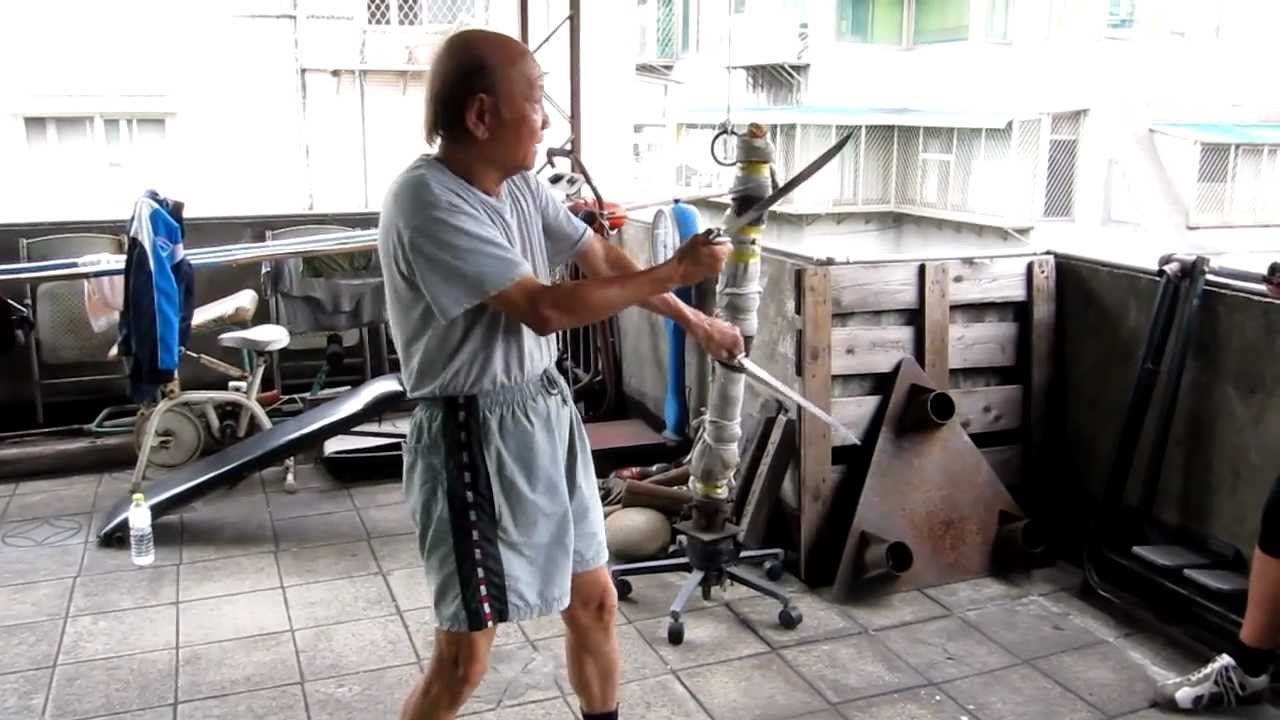 Sifu Lo Man Kam explain the basic Bat Cham Dao movements - YouTube