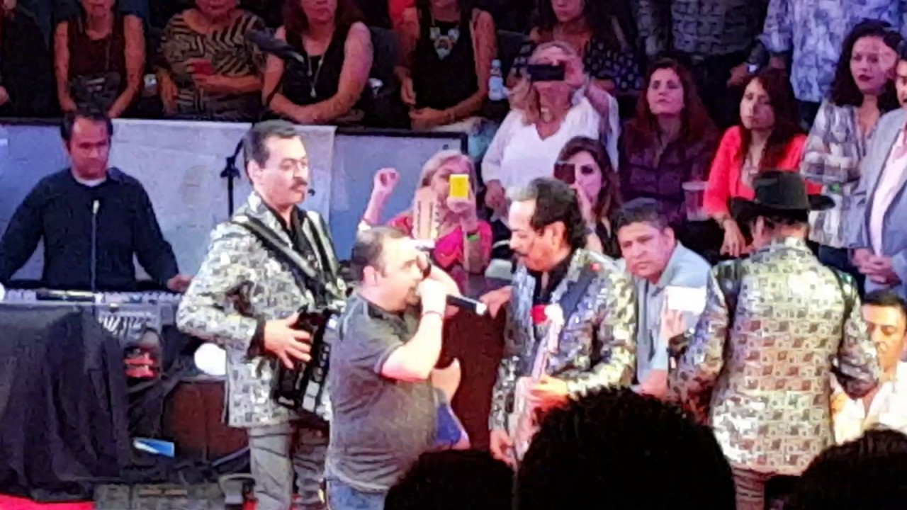 Los Tigres y Mico Villarreal - YouTube