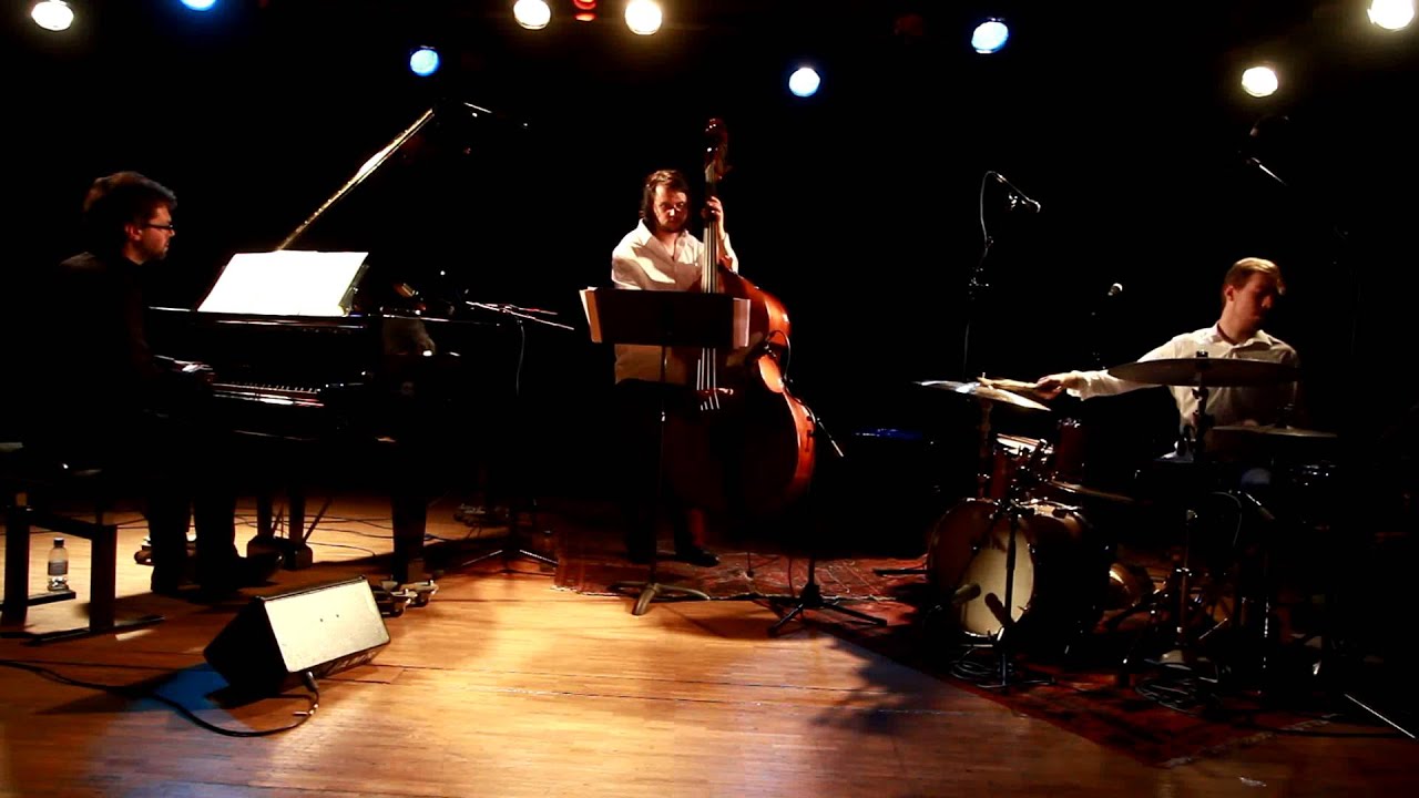 #jazz ARTHUR HNATEK, TOM CAWLEY, CALUM GOURLAY TRIO at the AMR , Genève ...