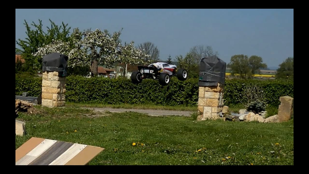Flying ACME Raptor truggy Brushless - YouTube