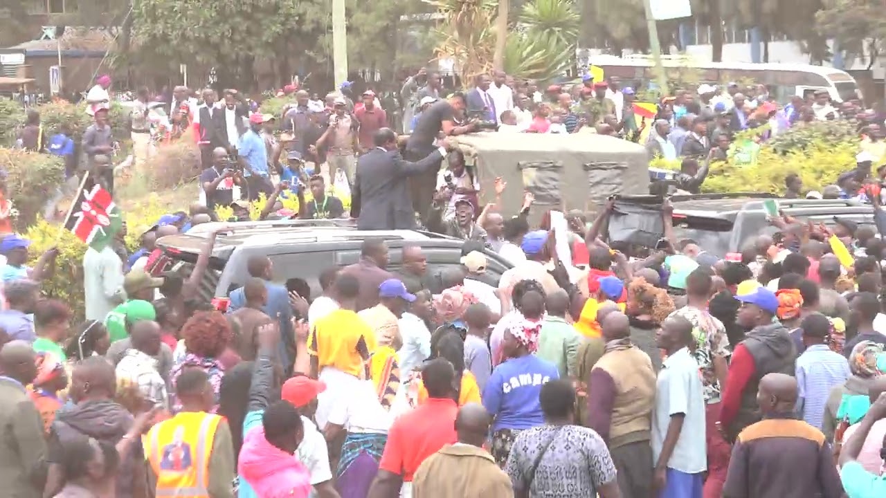 HOW THE AZIMIO SUPPORTERS WAITED THEIR LEADERS AFTER THE PETITION ...