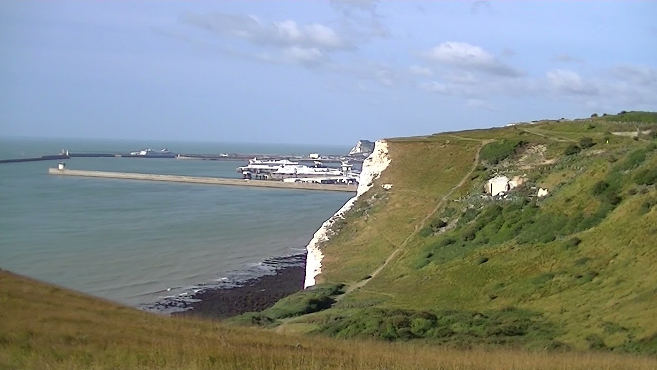 Il porto di Dover visto dalla scogliera - YouTube