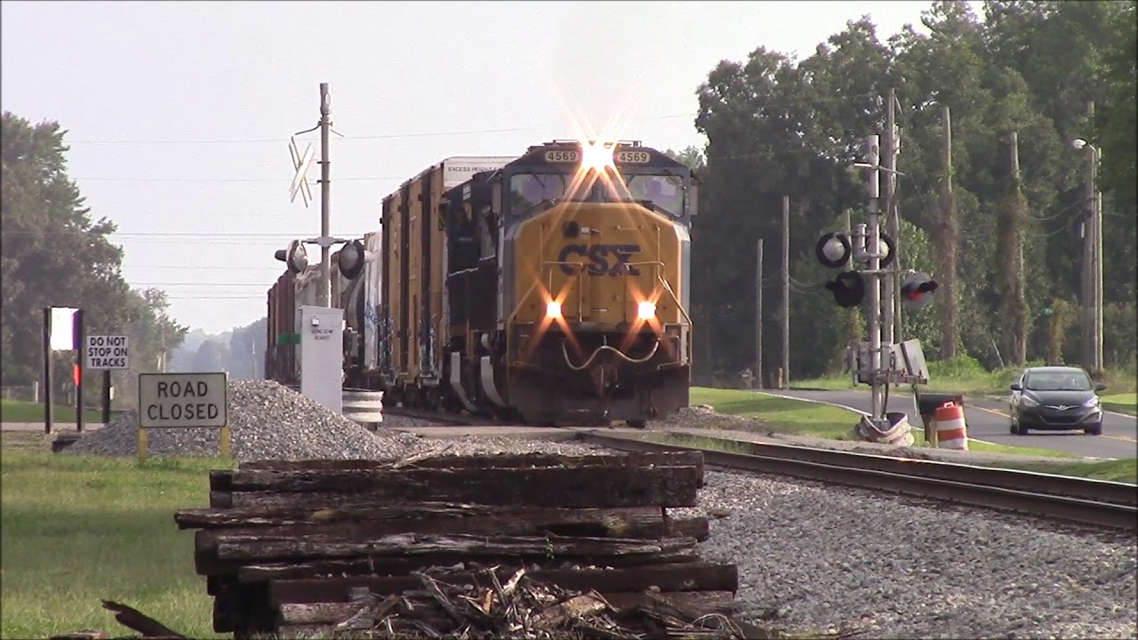 CSXT SD70AC/C40-8W DOUBLE HORN SHOW!!!!! From both locomotives at the ...