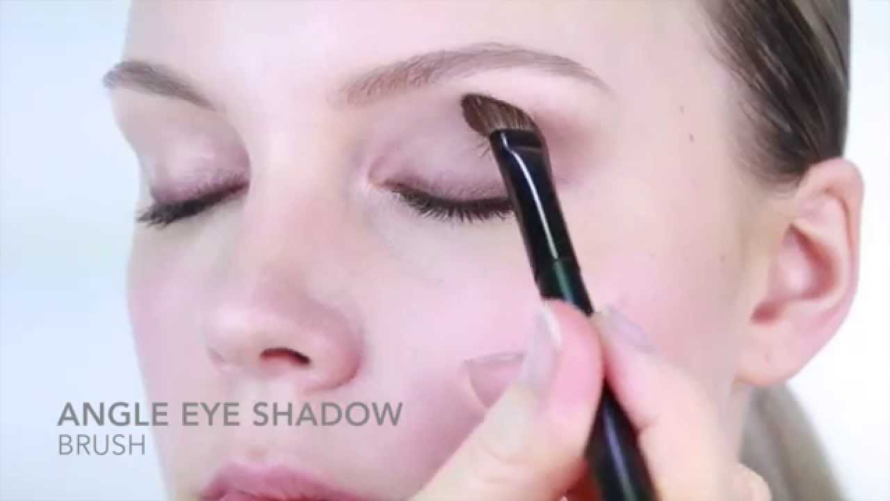 Nicci Welsh angle eye shadow - YouTube