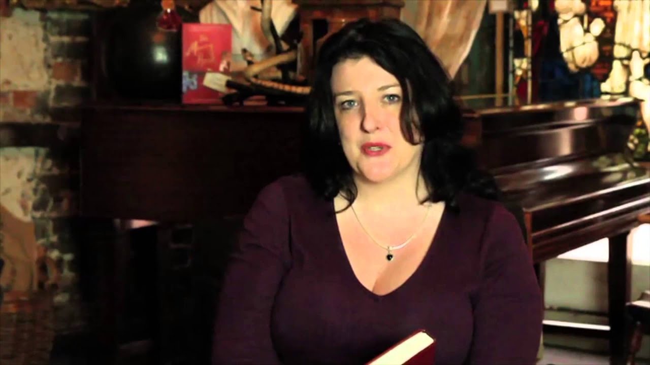 Rowan Coleman talks about her new novel, The Memory Box - YouTube