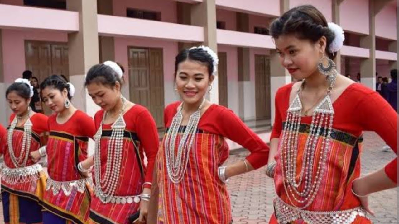 চাকমা মেয়ের মন মাতানো নাচ! || Dance of Chakma Girl. - YouTube