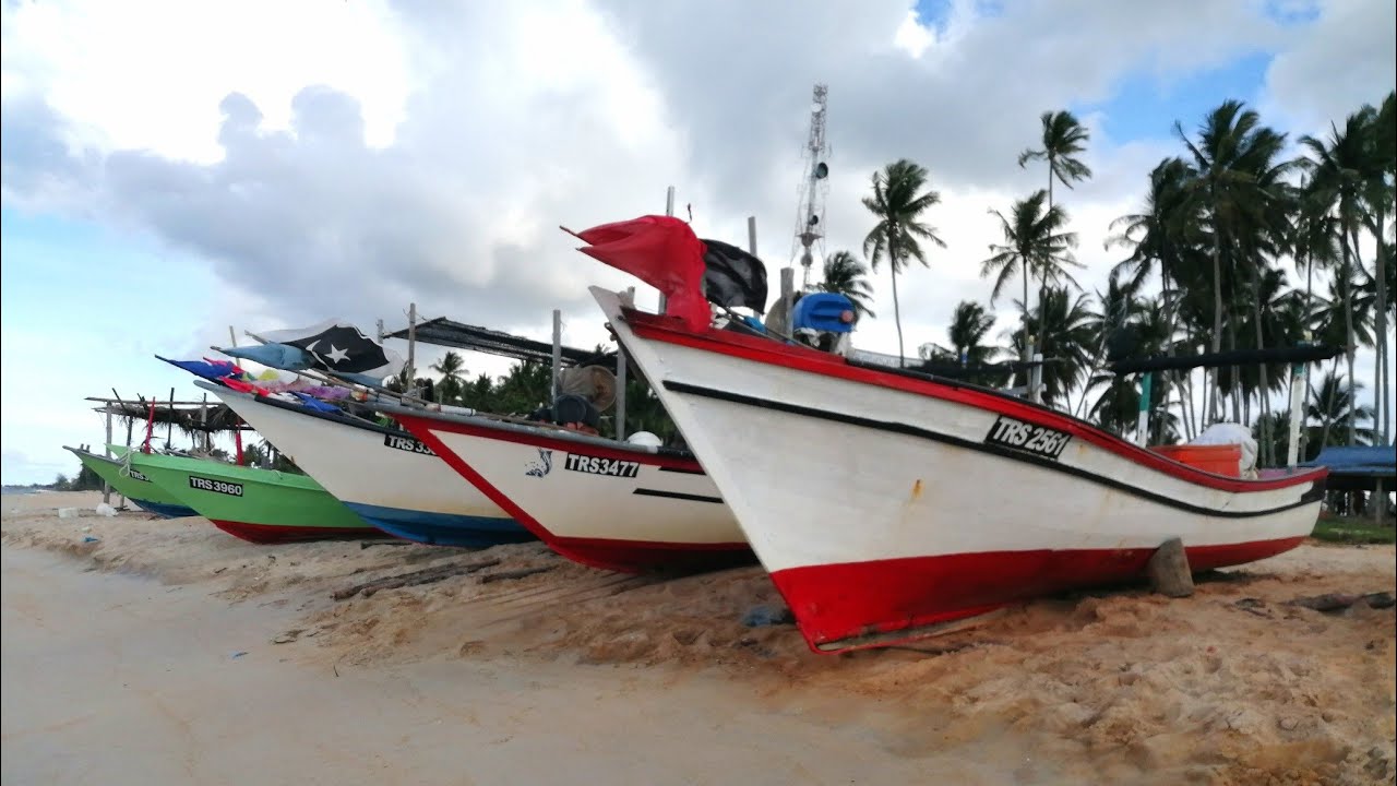 perkampungan nelayan pesisir pantai Batu Rakit Terengganu - YouTube
