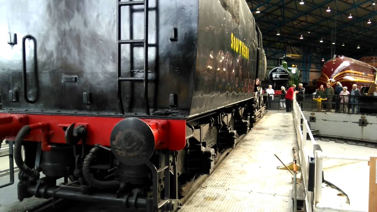 York NRM turntable demo with steam loco 3/10/16 - YouTube