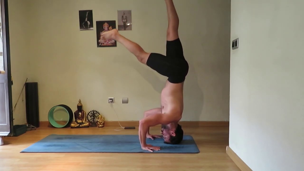 Ashtanga serie 3, arm balance section - YouTube