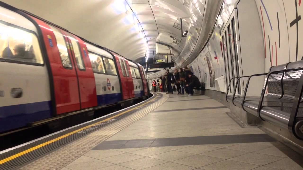 Mind The Gap - Northbound Northern Line at Embankment - YouTube