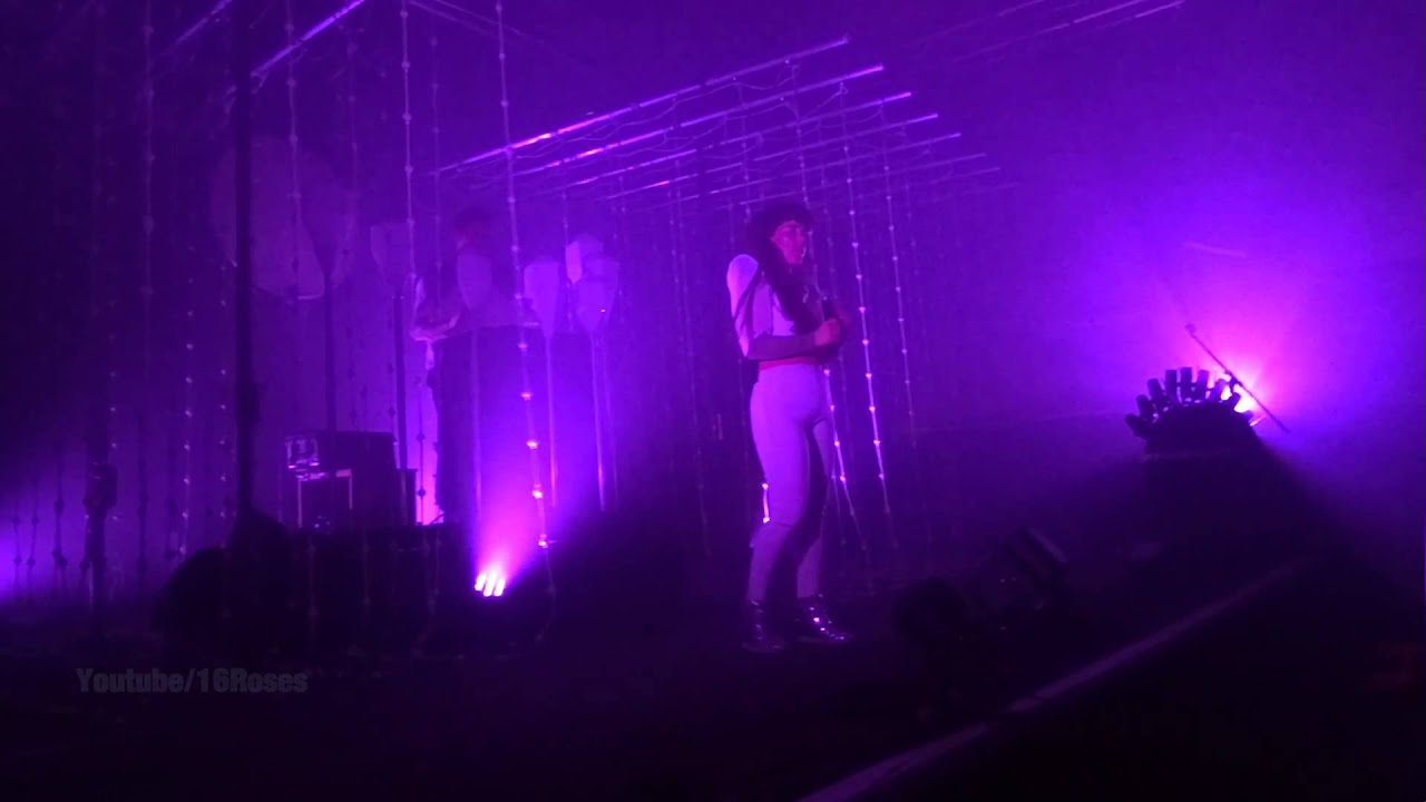 Purity Ring -LIVE- "Begin Again" @Berlin April 13, 2015 - YouTube