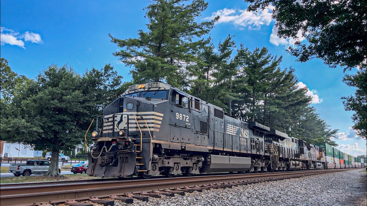 NS 28R-29 (Intermodal) With Union Pacific Help Through Thomasville NC ...
