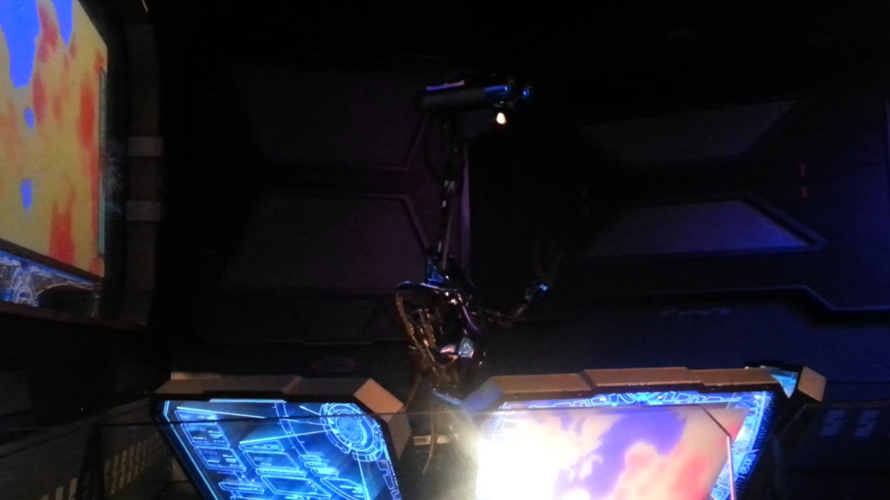 Disneyland Star tours funny robot - YouTube