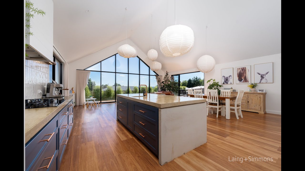 14 Melba Place, Armidale - YouTube