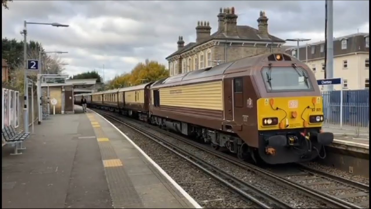 DB Cargo 67021 British Pullman - Private Charter - Arriving & Departing Chertsey - 12/11/24 ...