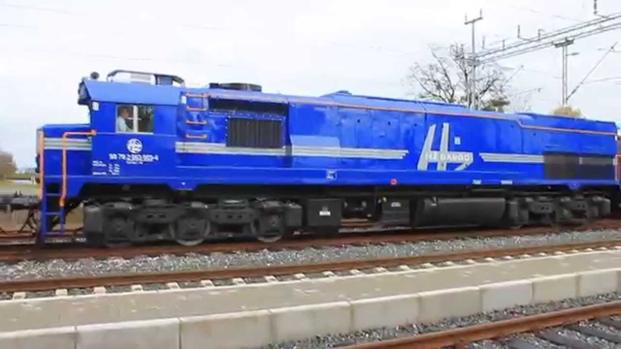 HŽ 2063 003 (EMD GT26CW-2) on freight train after overhaul - YouTube