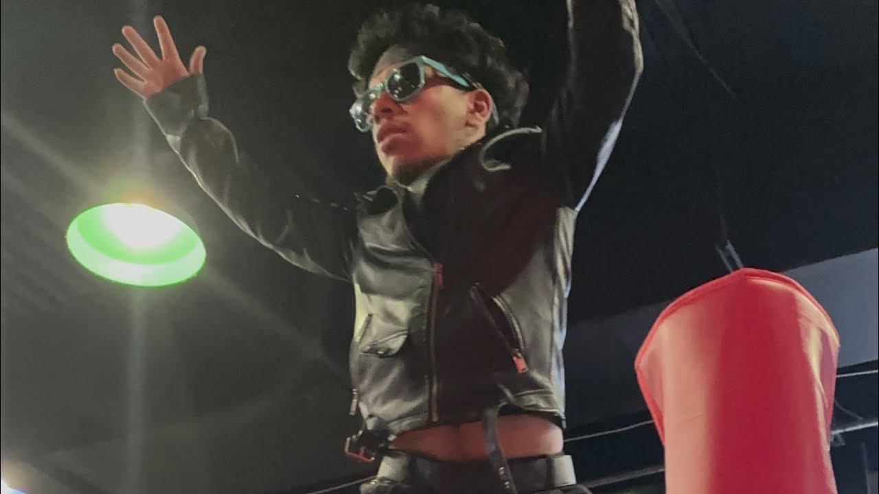 Micro Wrestling- Micro Too Micro Suave Introduction - YouTube