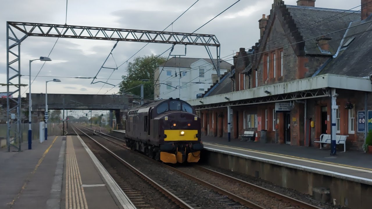 An evening at Lockerbie Station with class 66s and a WCR 37685!! 18/10 ...