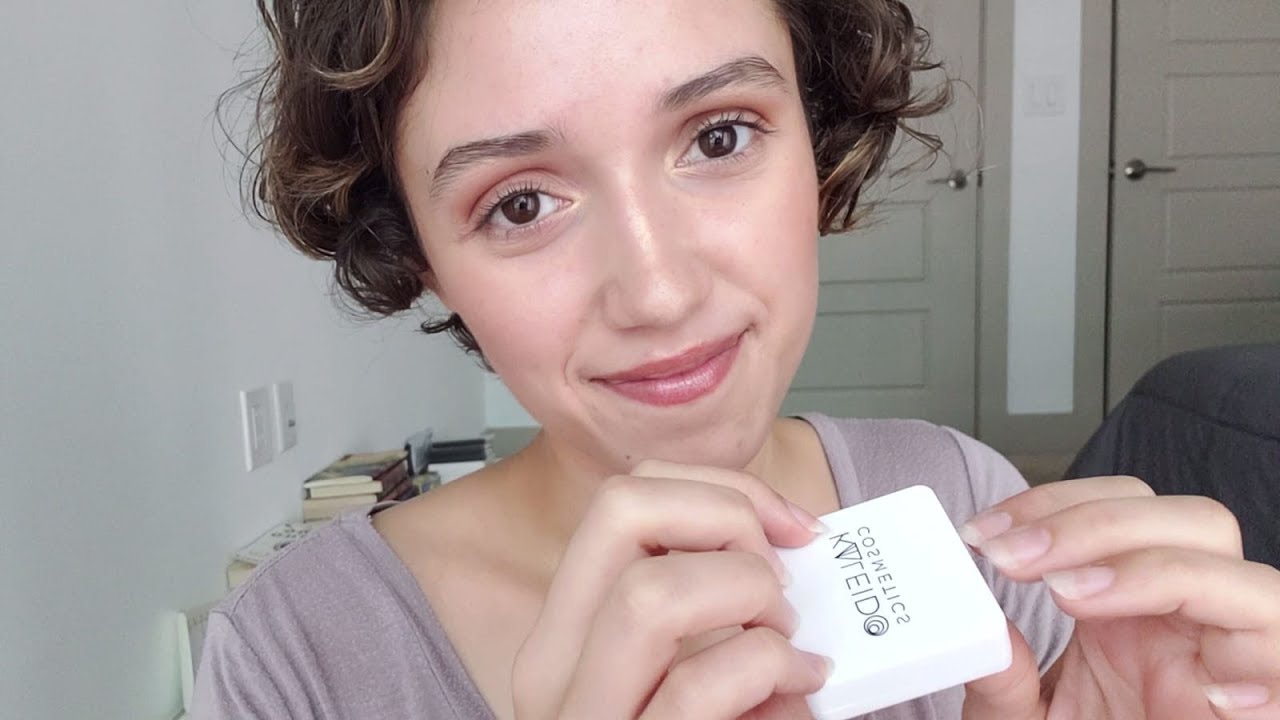 ASMR Makeup Haul || Whispering || Fast Tapping || 🍬 Gum Chewing ...