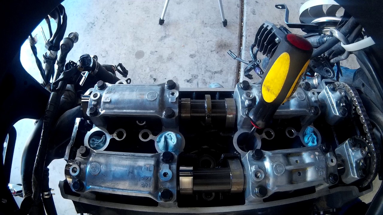 yamaha r1 valve clearance check - YouTube