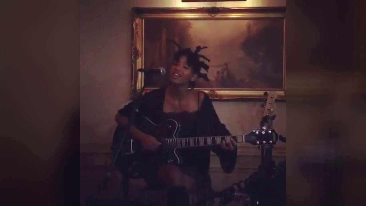 WILLOW SMITH Sings and Shows Off Her Voice (VIDEO) - YouTube