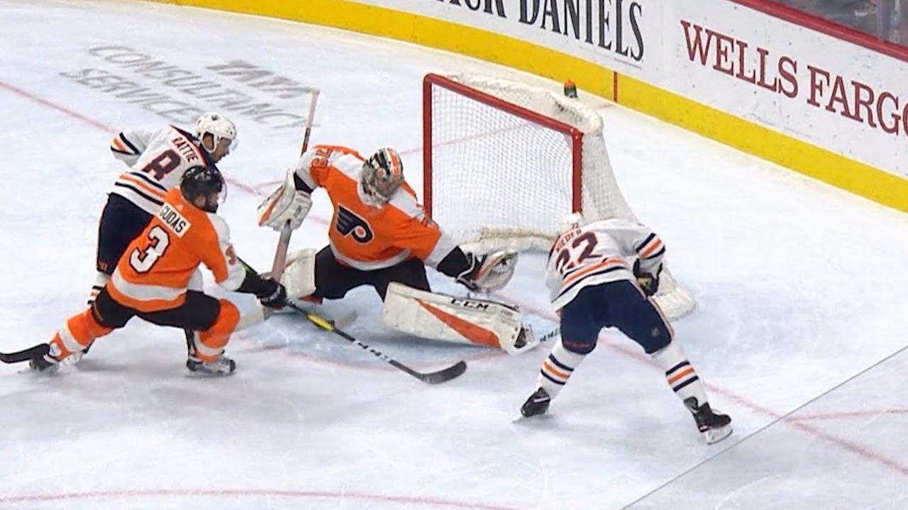 Carter Hart thwarts big pair of Oilers chances - YouTube